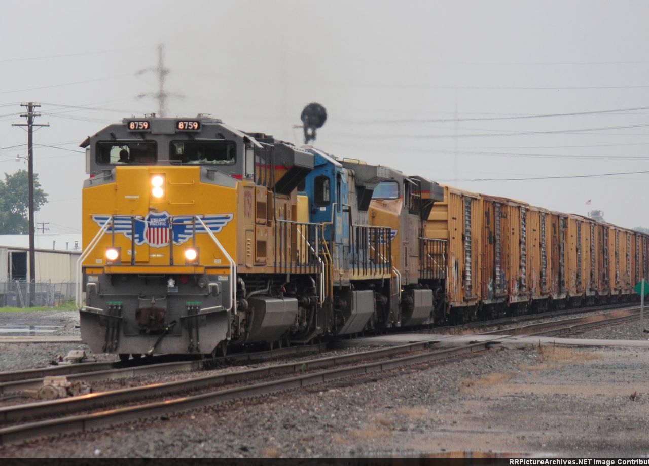 UP 8759 CSX 7538 UP 7918